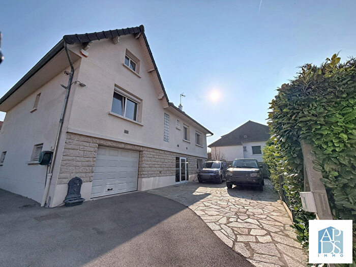 Maison à vendre - Noisy-le-Grand, Nord - 8 pièces - 5 chambres