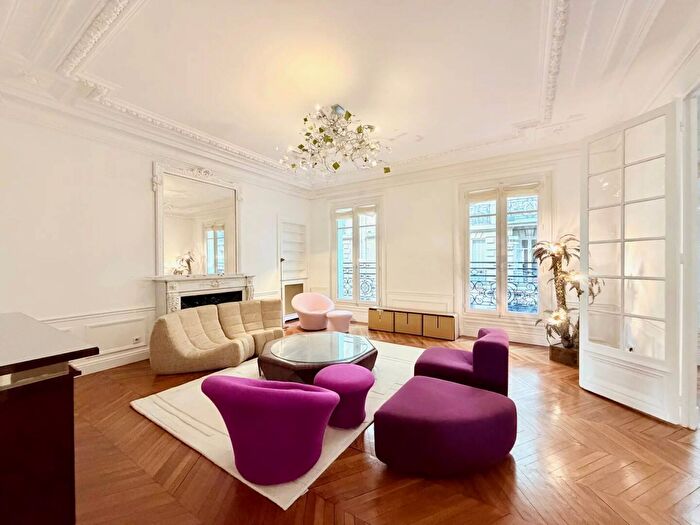 Appartement à louer - Clichy-Trinité, Paris ème arrondissement - 6 pièces - 4 chambres