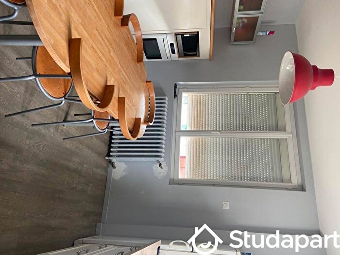 Appartement à louer - Chene Vert-Centre Ville, Saint-Barthélemy-dAnjou - 1 pièce - 4 chambres