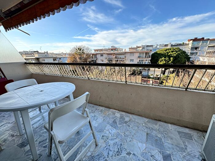 Appartement à louer - Cannes, Pointe Croisette - 2 pièces - 1 chambre