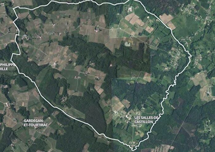 Maison à louer - Salles-de-Castillon - 4 pièces - 3 chambres