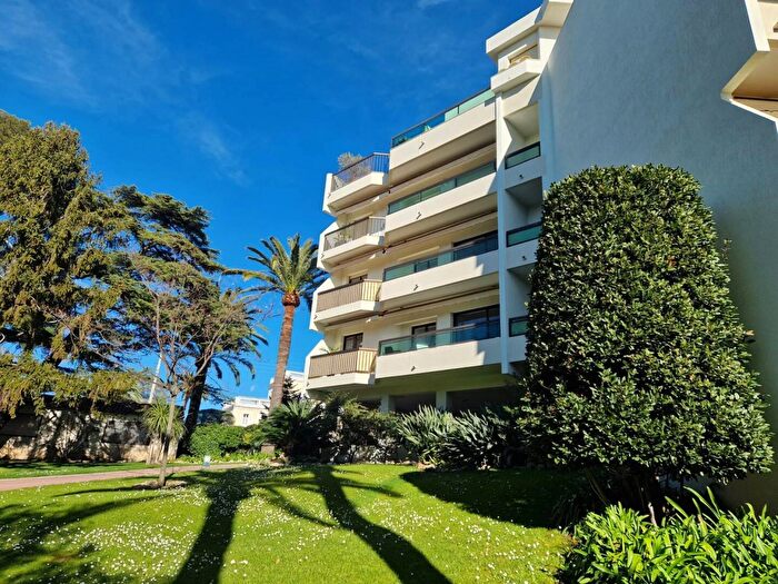 Appartement à louer - Antibes - 2 pièces - 1 chambre