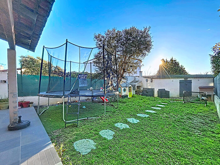 Maison à vendre - Vitrolles, Centre-ville, Roucas, Les Pins, Le Liourat - 4 pièces - 3 chambres