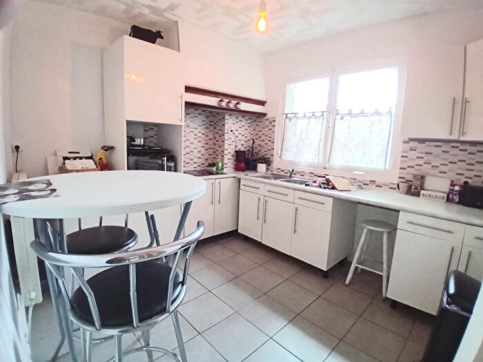 Appartement à vendre - Maubeuge - 4 pièces - 3 chambres