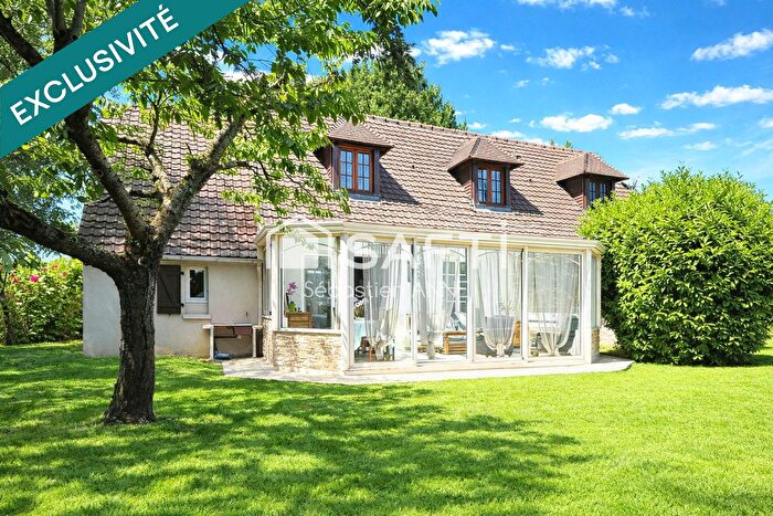 Maison 8 pièces à Villons-les-Buissons, à vendre
