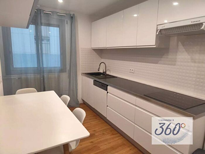 Appartement à louer - Grande Reyssouze-Grand Challes, Bourg-en-Bresse - 3 pièces - 2 chambres