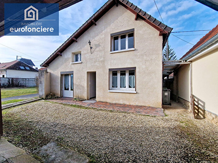Maison 5 pièces à Saint-Lyé, à vendre