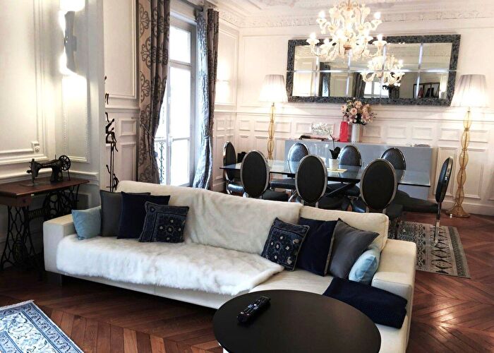 Appartement à louer - Porte Dauphine, Paris ème arrondissement - 4 pièces - 2 chambres