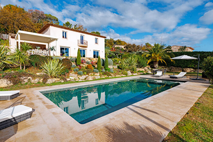 Maison à vendre - Tourrettes-sur-Loup - 5 pièces - 4 chambres