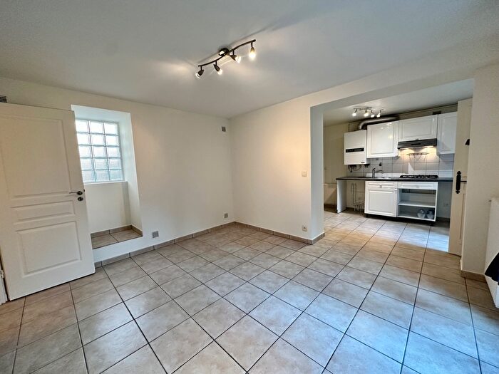 Appartement à louer - Saint-Rémy-lès-Chevreuse - 3 pièces - 2 chambres