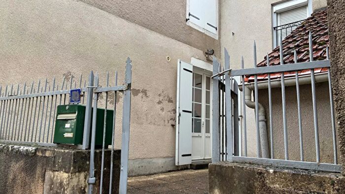 Maison à vendre - Montmorillon - 5 pièces - 2 chambres