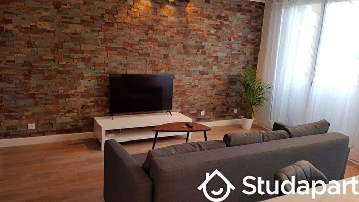 Appartement à louer - Pvé Neuf-Mont dEst, Noisy-le-Grand - 1 pièce - 2 chambres