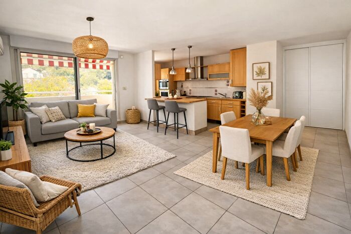 Appartement à vendre - Aubagne, Centre-ville, Beaumond - 3 pièces - 2 chambres