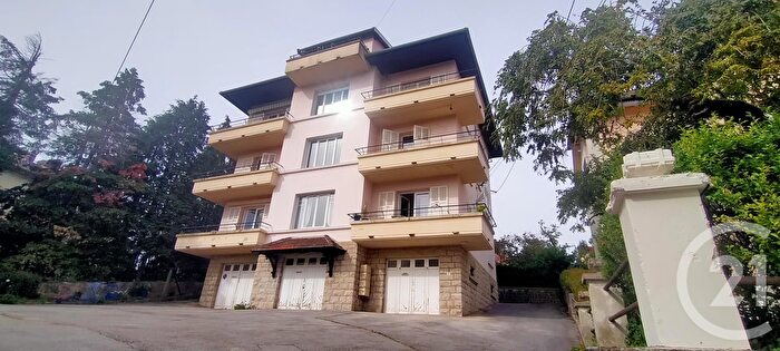 Appartement à louer - Lons-le-Saunier, Centre-ville - 4 pièces - 2 chambres