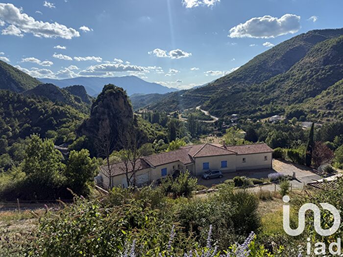 Maison à vendre - Barret-de-Lioure - 5 pièces - 3 chambres