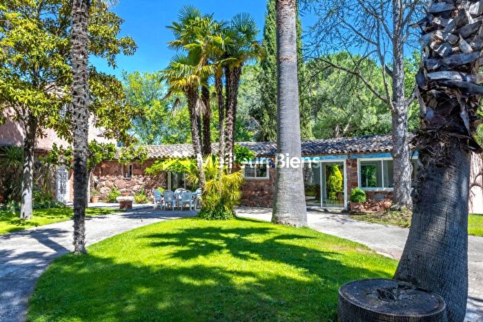 Maison 8 pièces à vendre à Roquebrune-sur-Argens, La Bouverie