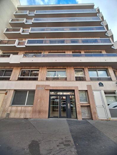 Appartement à louer - Paris e , Grandes Carrières, Clichy - 3 pièces - 2 chambres