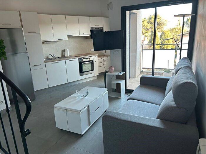 Centre Ancien, Pertuis : Appartement 2 pièces à louer