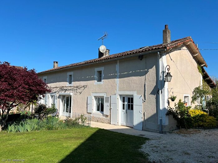 Maison à vendre - Voulême - 5 pièces - 3 chambres