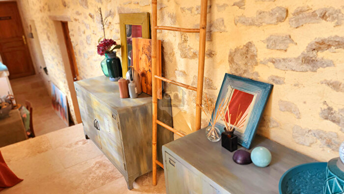 Maisons à vendre et appartements à louer - 1