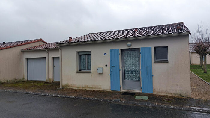 Maison à vendre - Chef-Boutonne - 2 pièces - 1 chambre