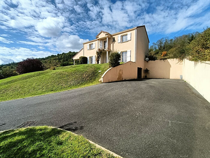 Maison à vendre - Ébreuil - 6 pièces - 4 chambres