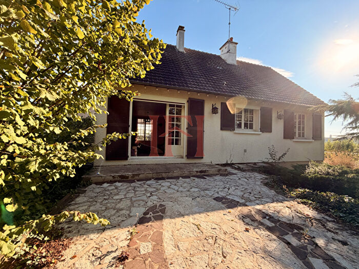 Maison 3 pièces à Saint-Denis-les-Ponts, à vendre