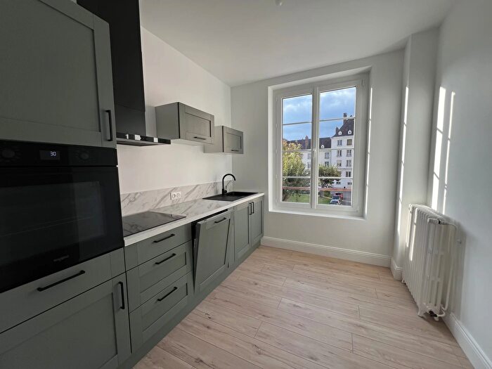 Appartement à vendre - Auxerre, Centre-ville - 5 pièces - 2 chambres