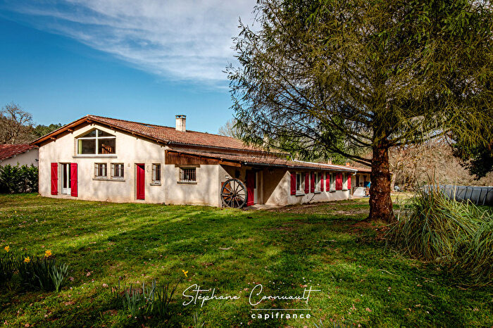 Maison à vendre - Saint-Front-de-Pradoux - 7 pièces - 5 chambres