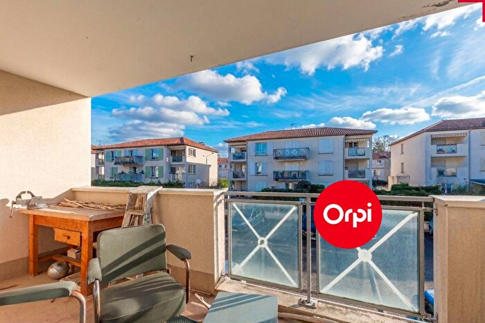 Appartement à vendre - Saint-Priest, Village - 3 pièces - 2 chambres