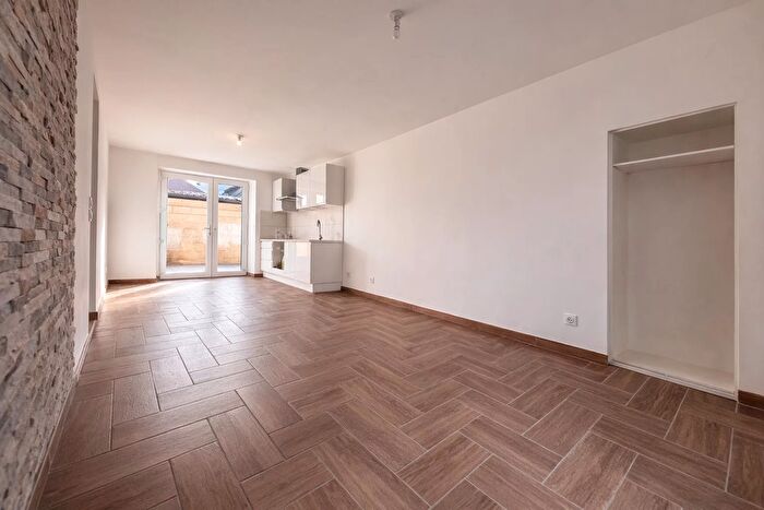 Appartement à louer - Fontenay-Trésigny - 2 pièces - 1 chambre