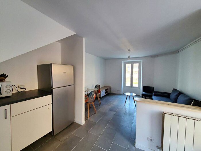 Maison à louer - Saint-Rémy-lès-Chevreuse - 4 pièces - 3 chambres