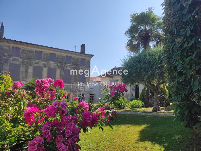 Maison à vendre - Saint-Jean-dAngély - 8 pièces - 4 chambres