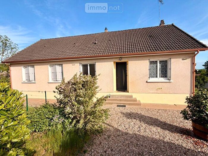 Saint-Amand-Montrond : Maison 6 pièces à vendre