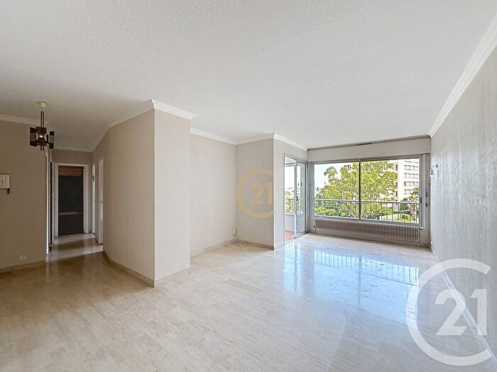 Appartement à louer - Antibes, Antibes-les-Pins, Trianon, Le Fournel, Peyregoue - 2 pièces - 1 chambre