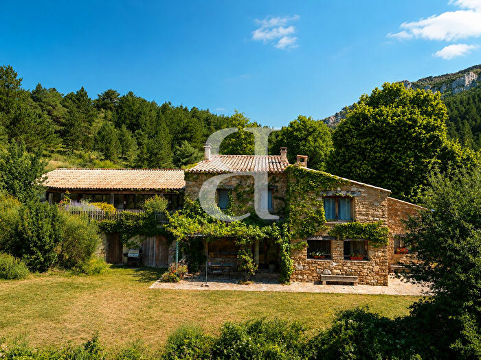 Buis-les-Baronnies : Maison 16 pièces à vendre