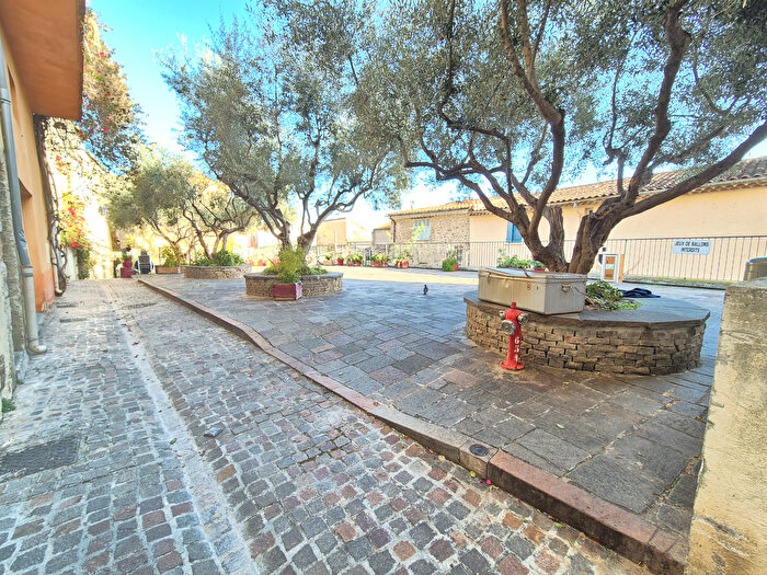 Appartement à vendre - Hyères, Centre-ville - 2 pièces - 1 chambre