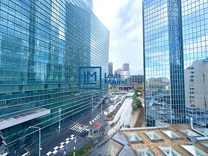 Appartement à louer - Courbevoie, Gambetta, La Défense - 4 pièces - 2 chambres