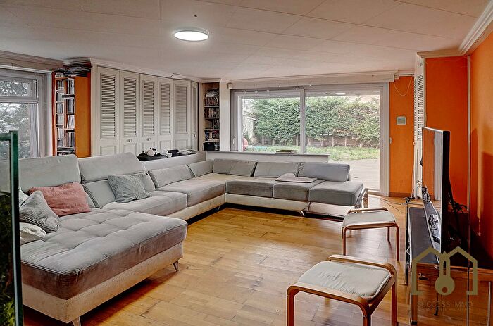 Maison à vendre - Vaulx-en-Velin, Vaulx en Velin Sud - 5 pièces - 3 chambres