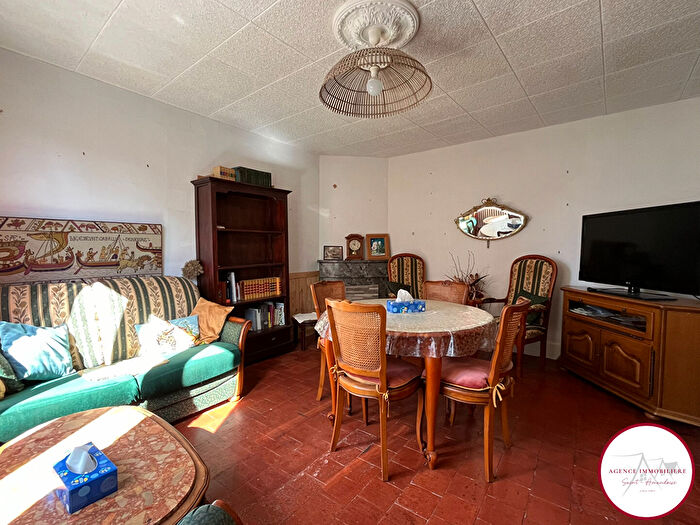 Maison à vendre - Saint-Amand-Montrond - 5 pièces - 4 chambres