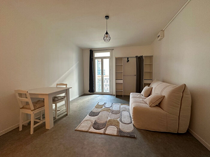 Appartement à louer - Béziers, Champ de Mars - 1 pièce