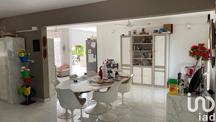 Maison à vendre - Les Abymes - 13 pièces - 8 chambres