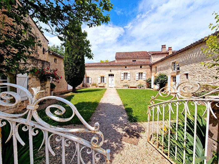 Puy-l'Évêque - Maison 20 pièces à vendre