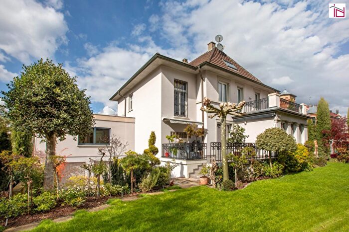Maison 12 pièces à Saint-Louis, Centre-ville, à vendre