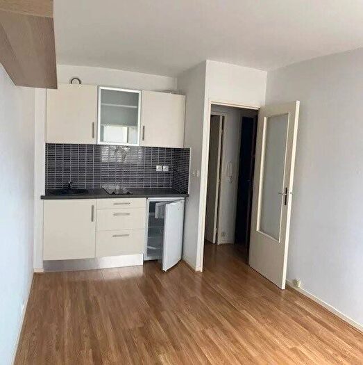 Appartement à louer - Fauconnet, Dijon - 1 pièce
