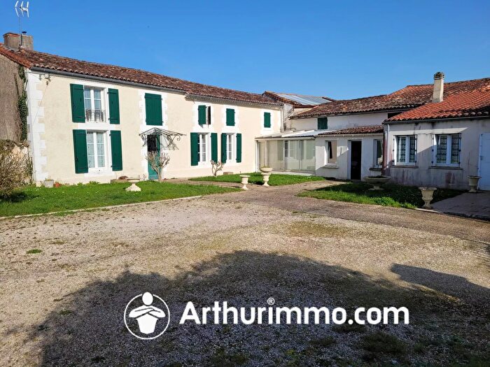 Maison à vendre - Saint-Denis-du-Pin - 8 pièces - 3 chambres