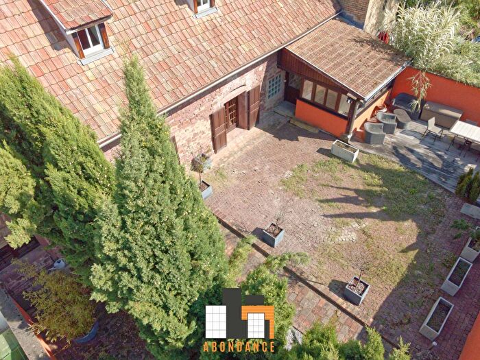 Maison à louer - Mundolsheim - 6 pièces - 3 chambres