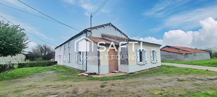 Maison à vendre - Moutiers-sous-Chantemerle - 5 pièces - 4 chambres