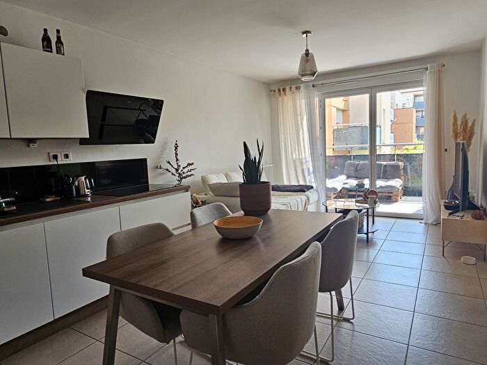 Meyzieu, Centre-ville - Appartement 2 pièces à louer