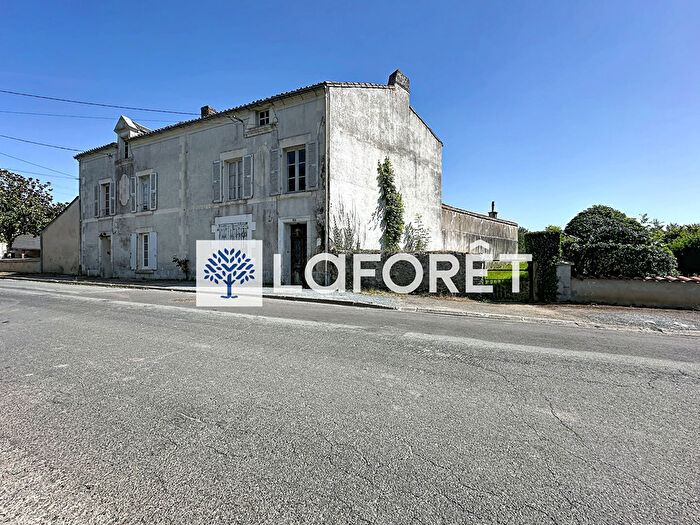 Maison 8 pièces à vendre à Breuil-Barret